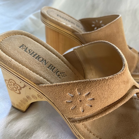 Fashion Bug | Shoes | Vintage Fashion Bug Carved Wood Heel Tan Suede ...